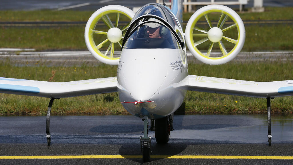 Video: World’s first electric plane takes off in France