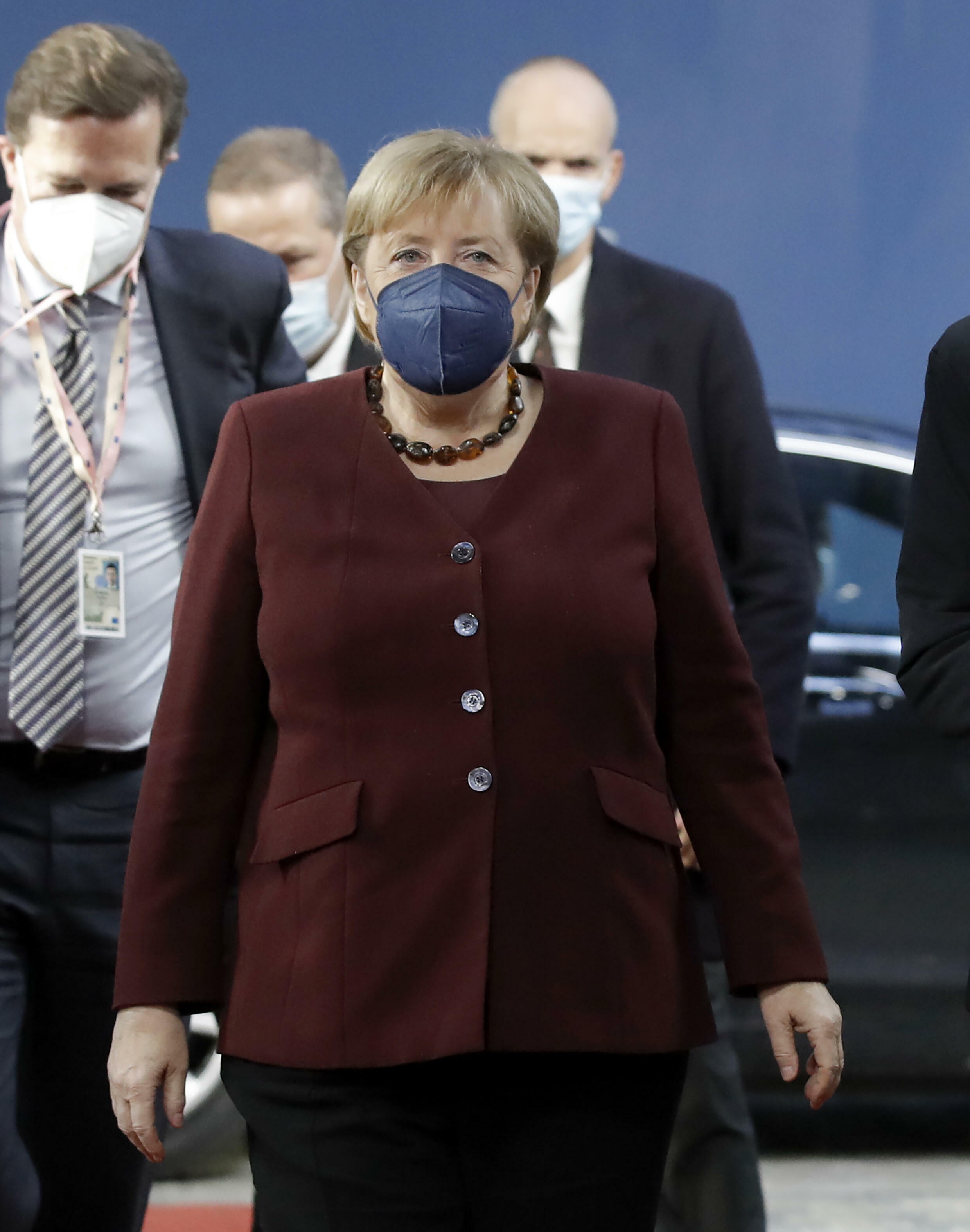 'Monument' Merkel gets standing ovation at her last EU summit