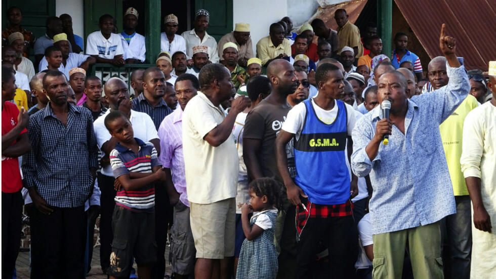 Paris to send reinforcements to Mayotte after violent protests