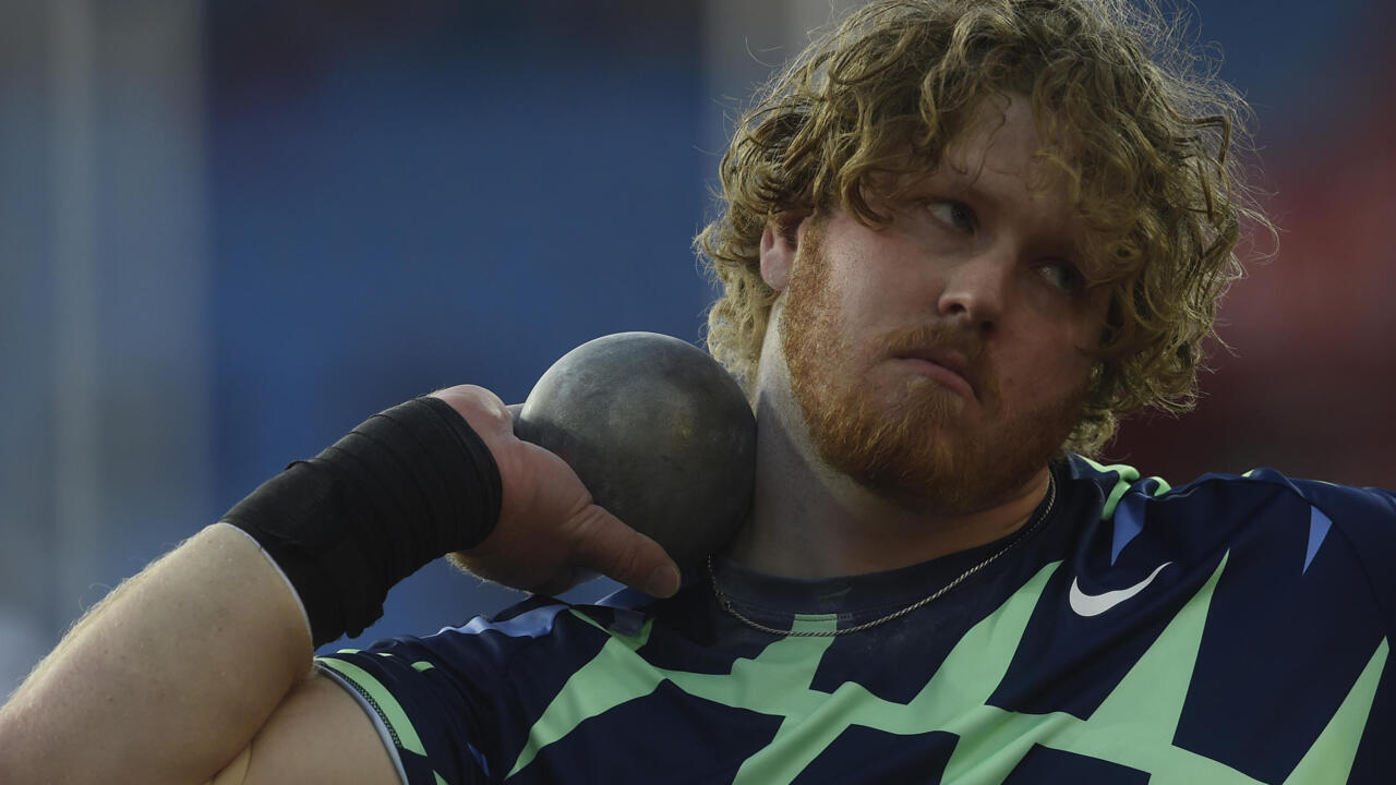 Athlétisme: Crouser bat le record du monde de lancer du poids - France 24