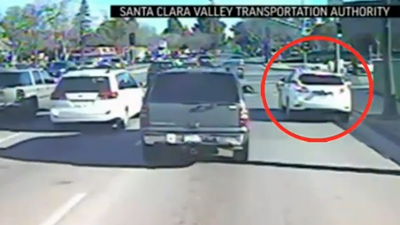 Le premier accident impliquant une voiture autonome de Google capturé ...