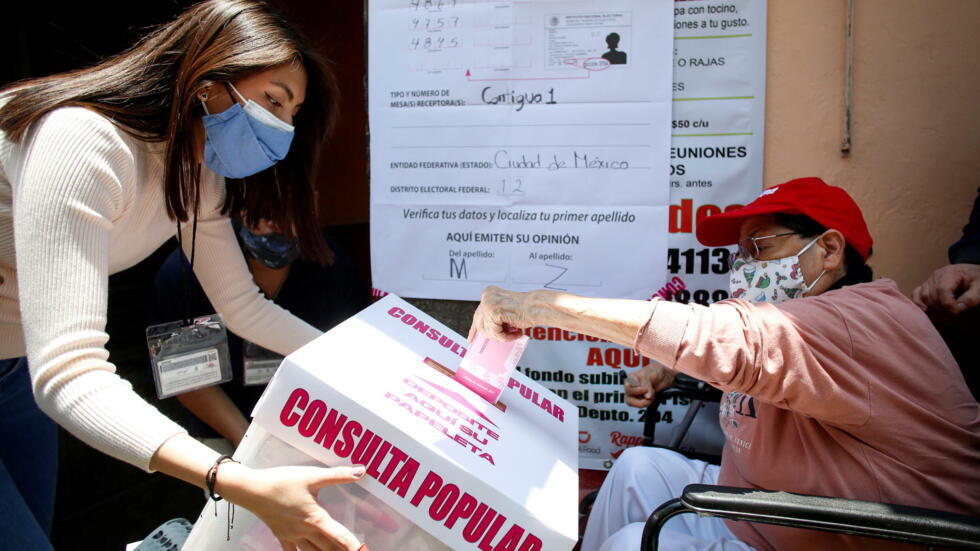 Poca participación en el referendo del “juicio a los expresidentes” de ...