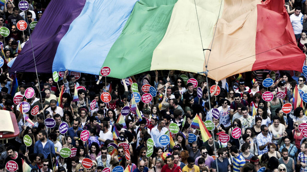 La Gay Pride en Turquie tourne à la manifestation anti-Erdogan