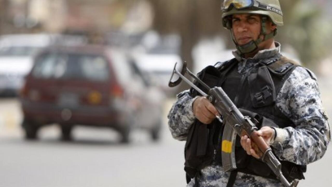 Gunmen storm Iraqi police building after bomb blasts