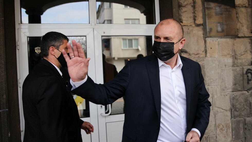 Le président sortant Roumen Radev largement réélu en Bulgarie