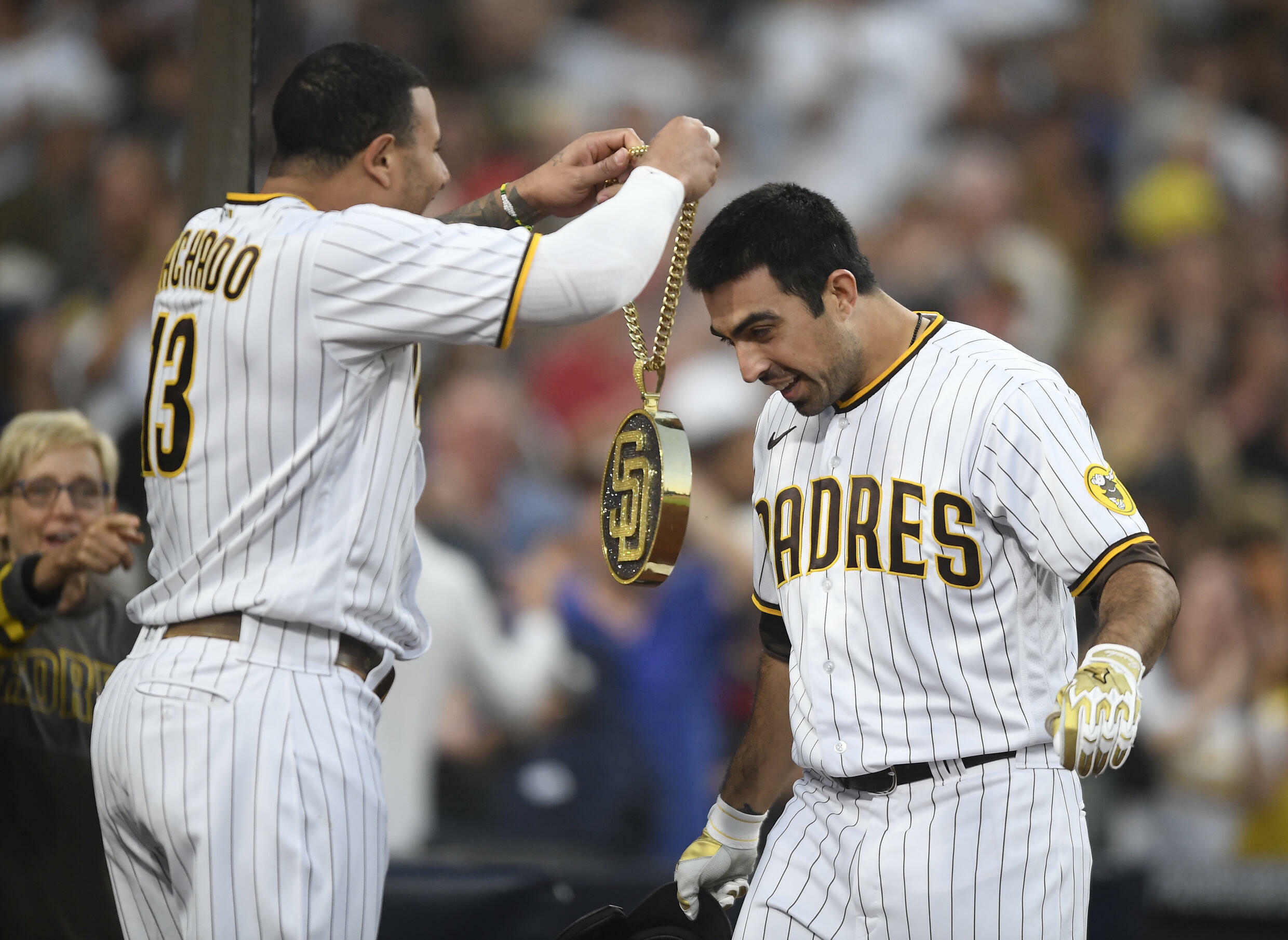 Rookie pitcher hits grand slam as Padres overcome 8-run deficit - France 24