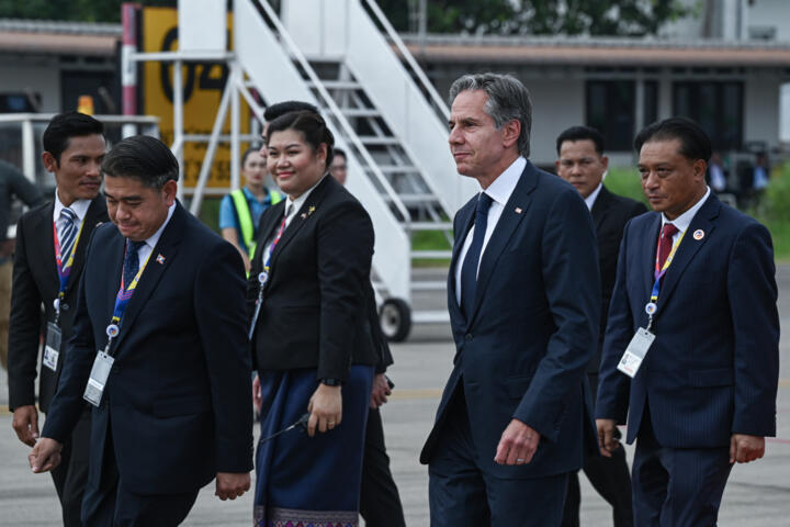 Philippines confronts China over South China Sea at ASEAN meet