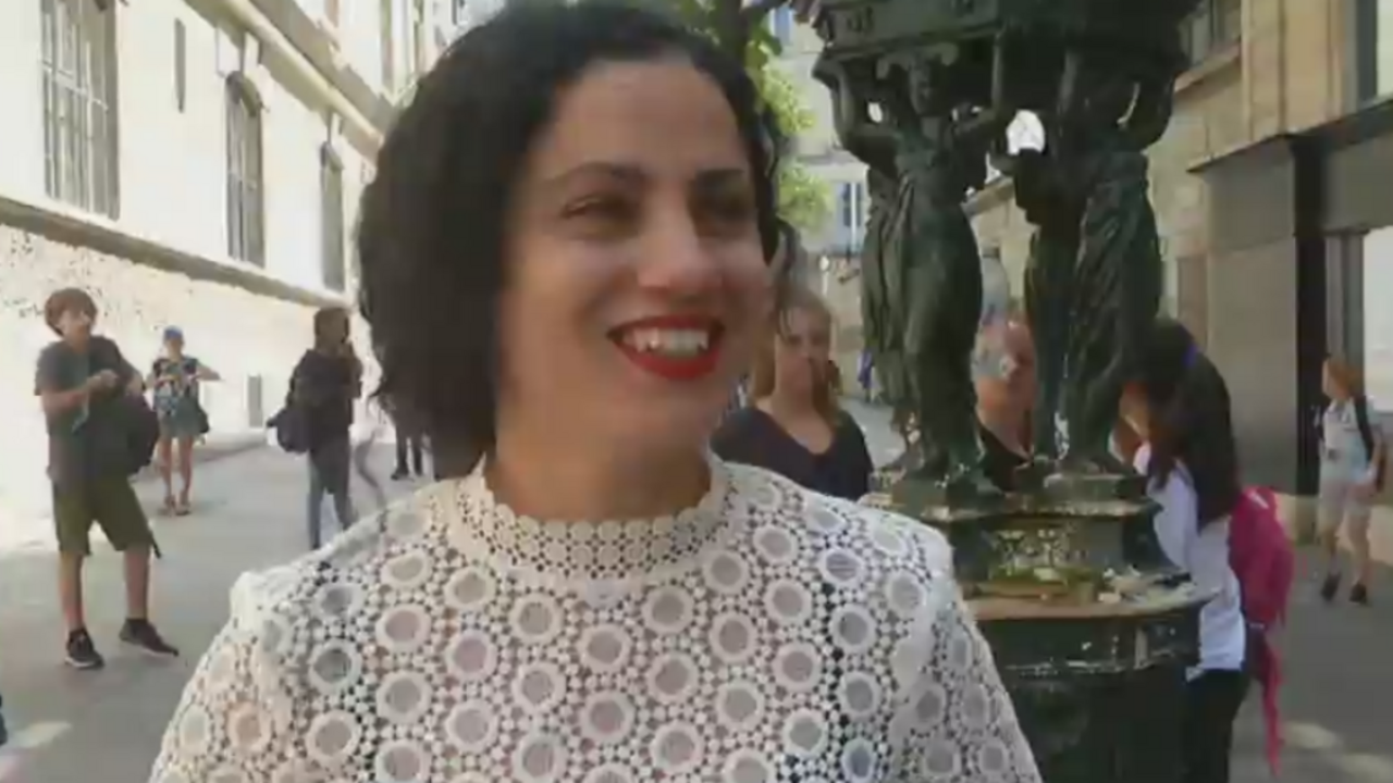 Vidéo : portrait d'Emel Mathlouthi, chanteuse icône de la révolution ...