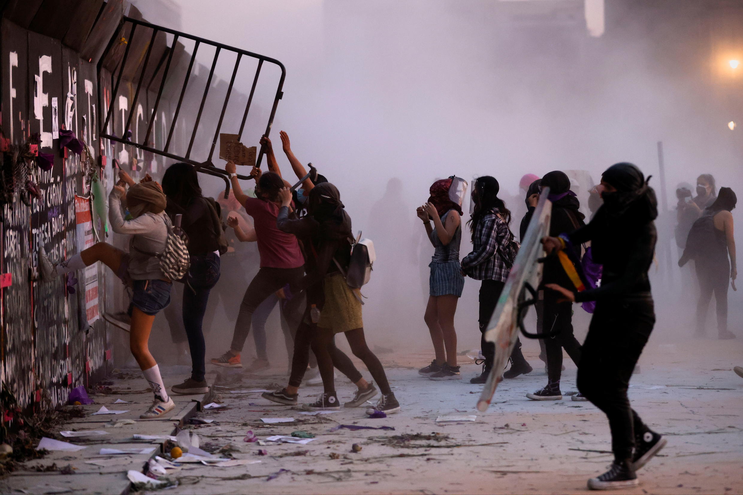 Women's march in Mexico turns violent as protesters clash with police