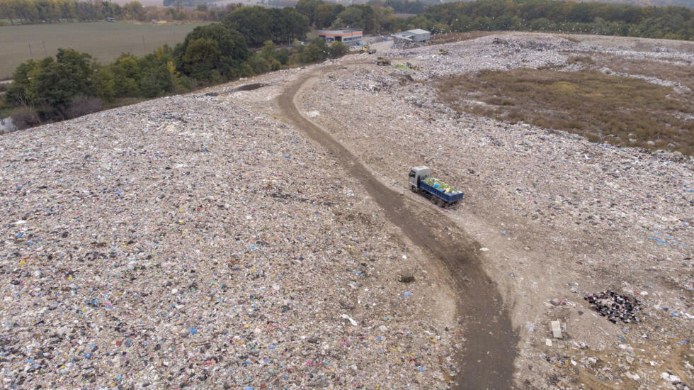 'Drowning in garbage': Ukraine struggles with trash crisis