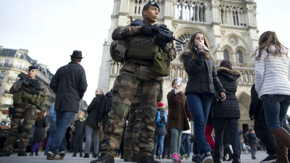 Video: Sentinelle, the military operation guarding Paris