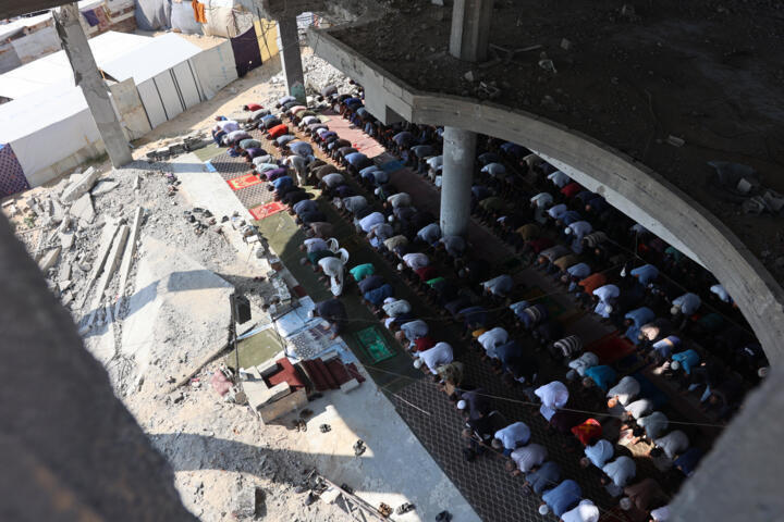 Gazans return to damaged mosques for first post-truce Friday prayers