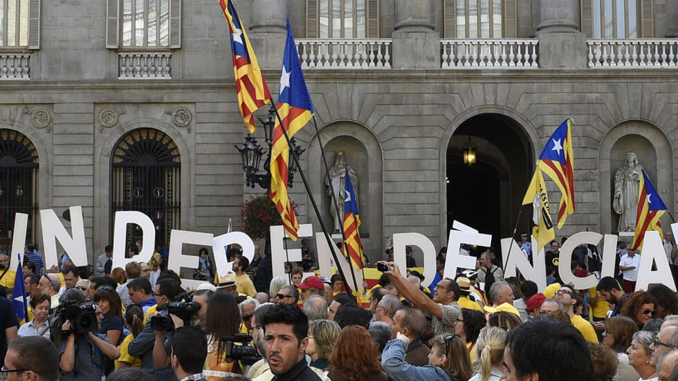 Spanish court blocks Catalonia independence vote