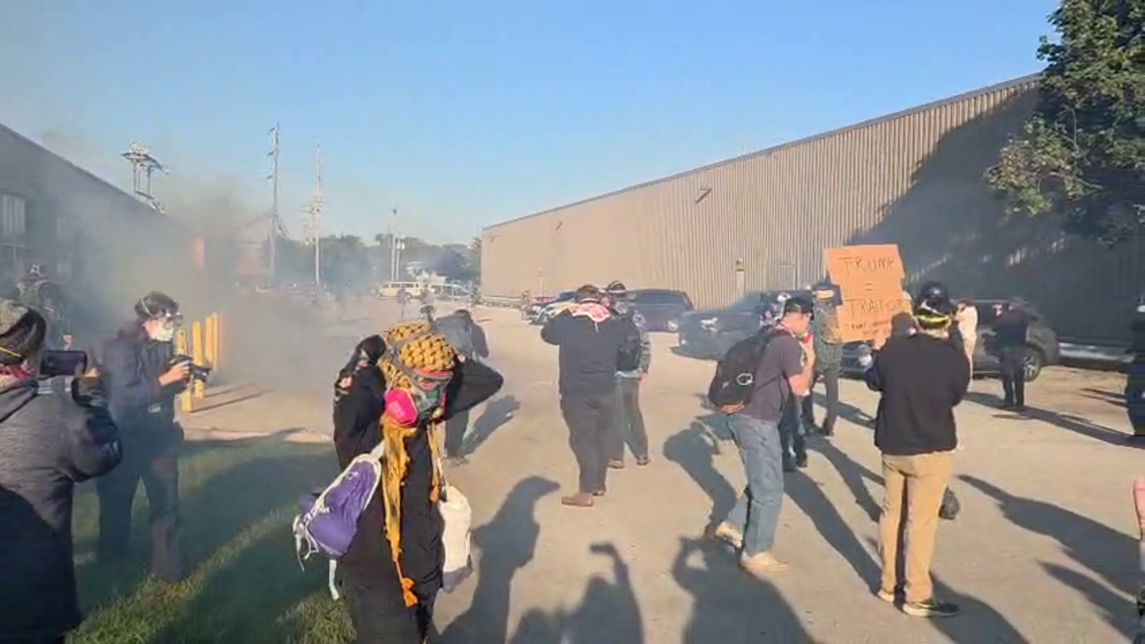 ‘I couldn’t breathe’: ICE agents fire tear gas at peaceful protesters ...