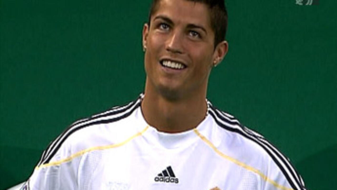 Cristiano Ronaldo gets a hero's welcome from 80,000 Real fans