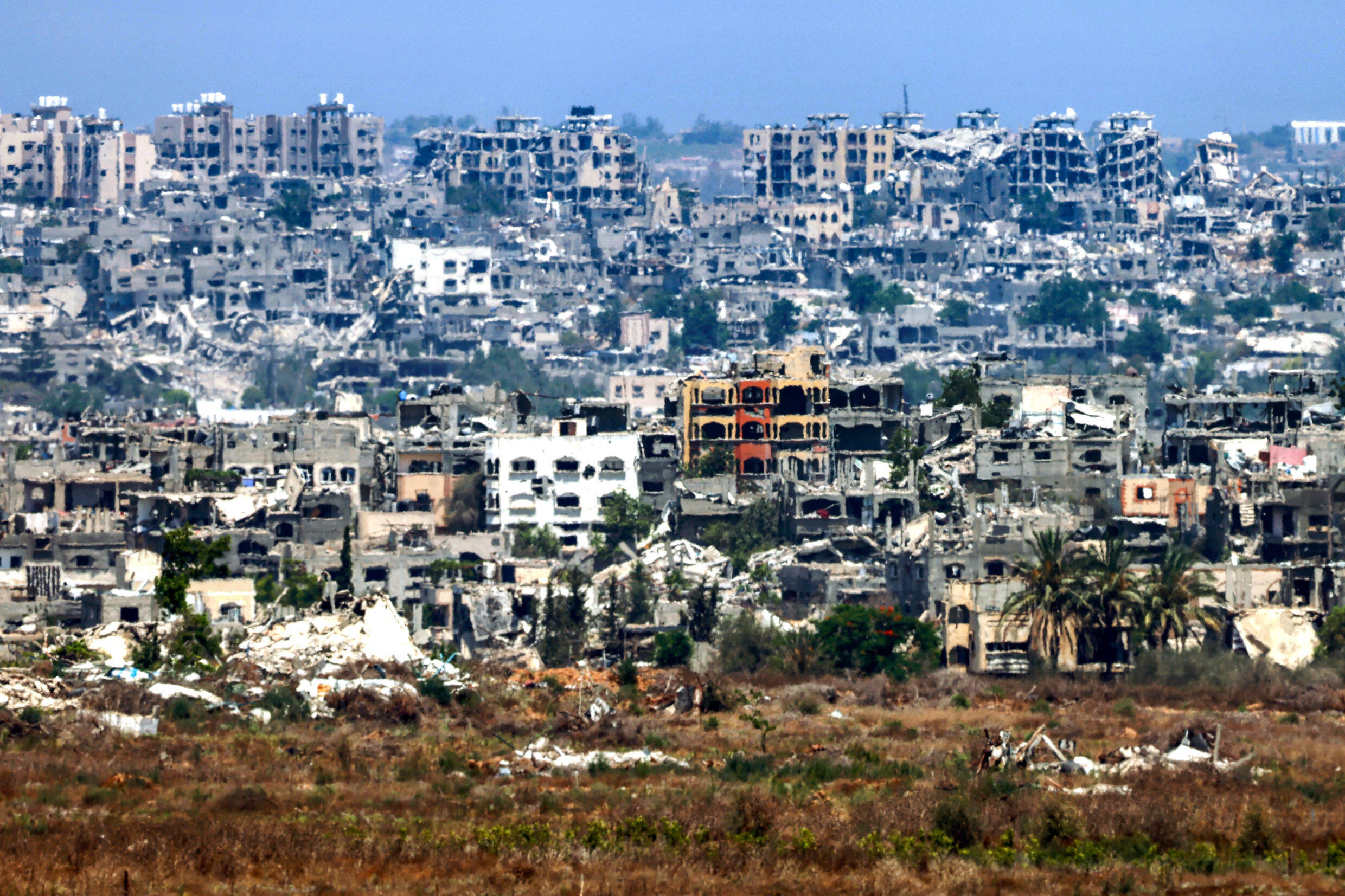 Tens of thousands flee south Gaza as tensions soar