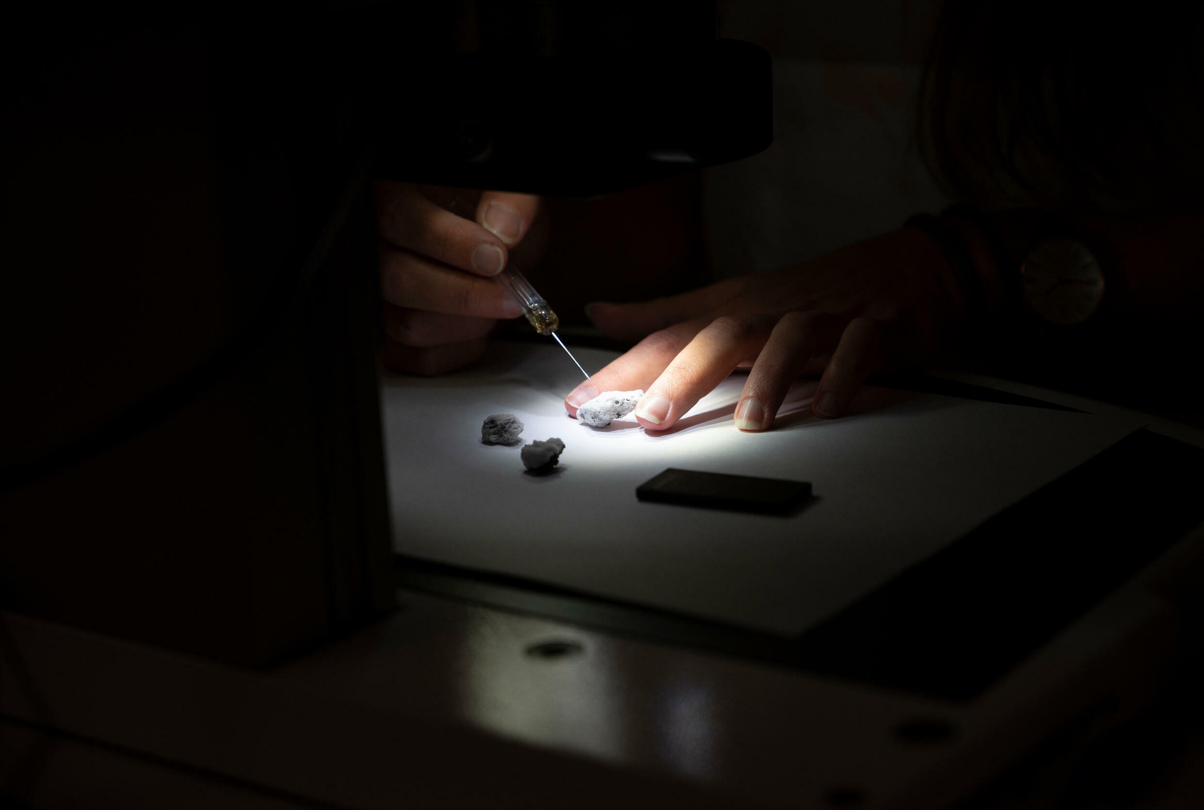 Beneath La Palma volcano, scientists collect lava 'to learn'