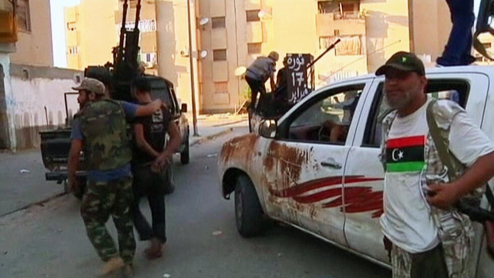 Battle for Tripoli's pro-Gaddafi Abu Salim neighbourhood