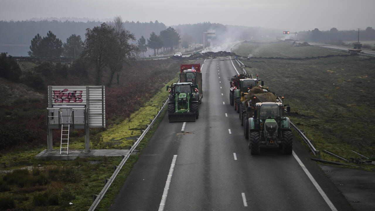 Colère agricole: levée du barrage sur l'A63 près de Bordeaux