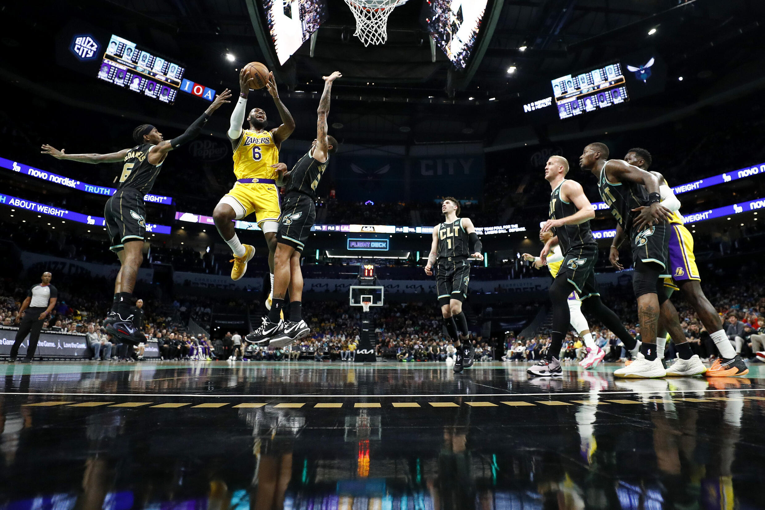 Mitchell's stunning 71 points leads Cavs, Lakers and Sixers win