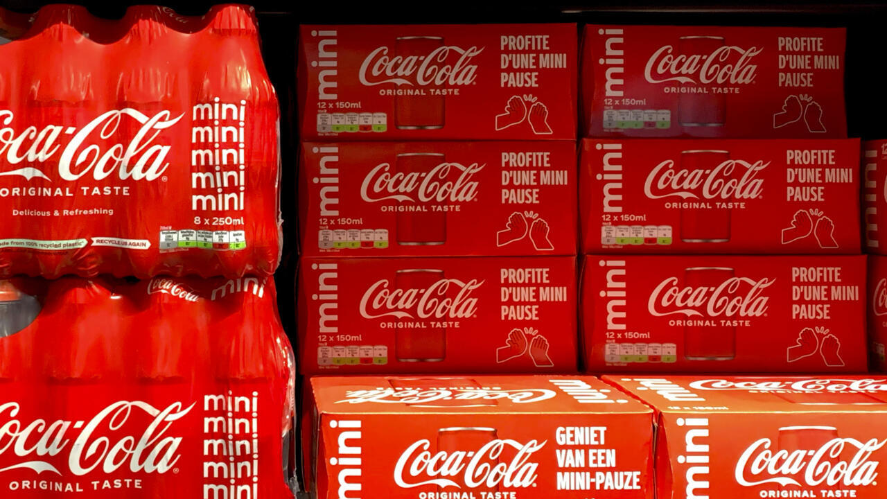 Coca-Cola detecta contaminación en su producción y retira bebidas en ...