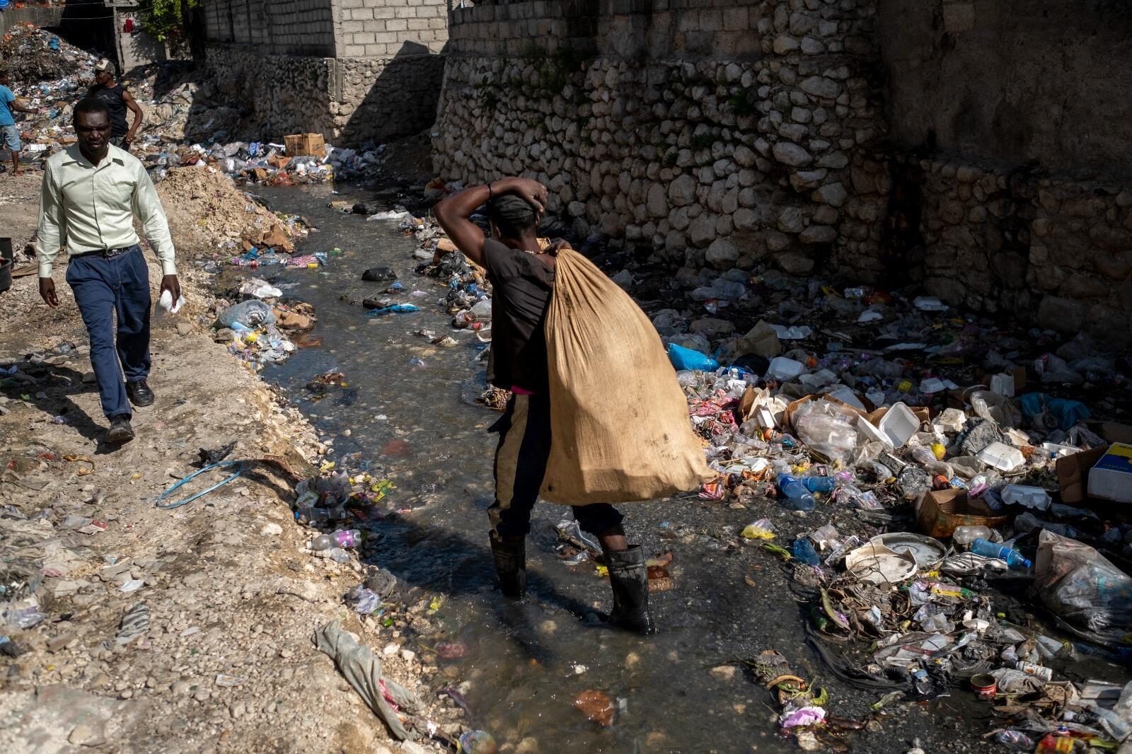 Haití, la isla que genera diariamente el equivalente al peso de 36 ...