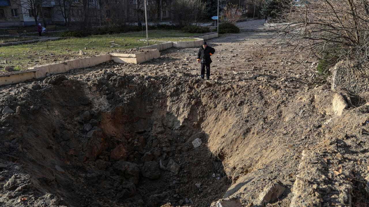 En Ukraine, des frappes russes sur la ville de Kherson font quatre morts