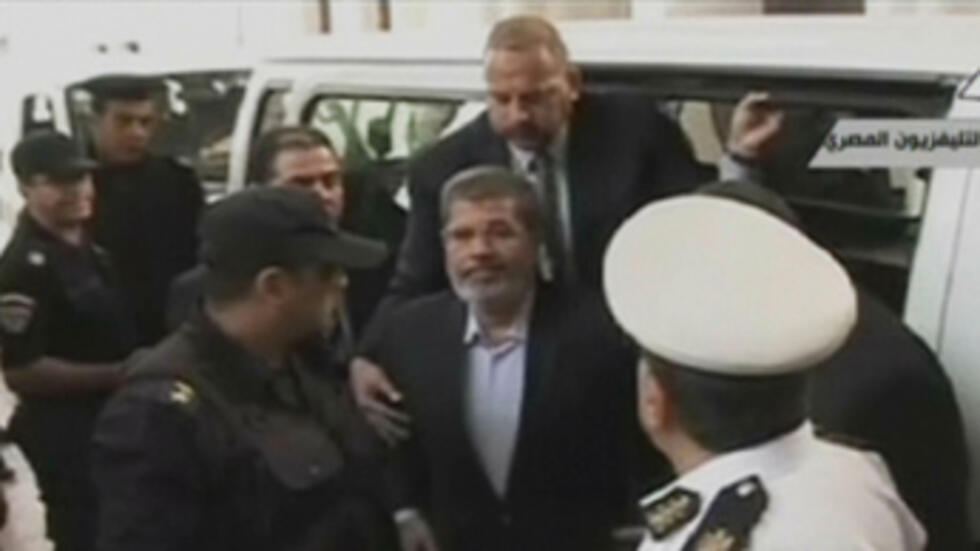 Morsi declares himself Egypt's president at trial