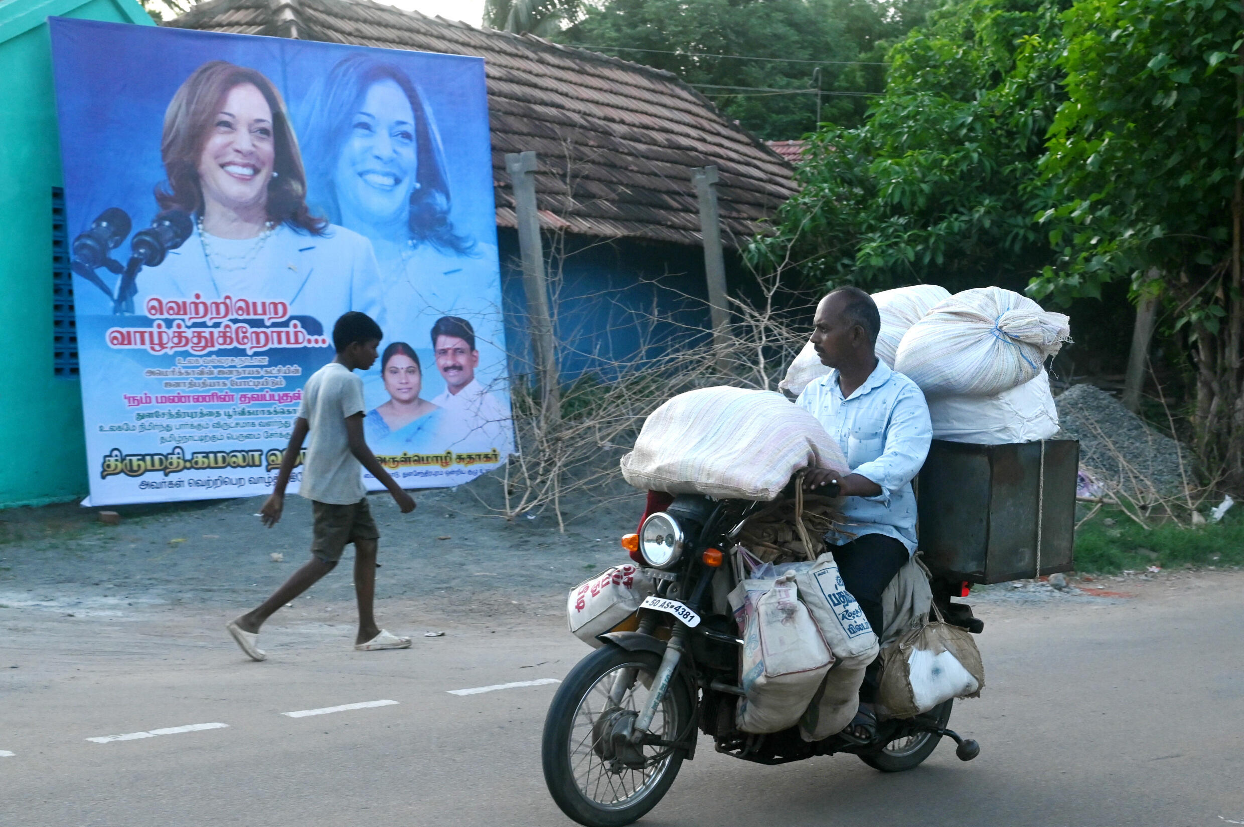 Indian priests invoke heavenly powers for Kamala Harris