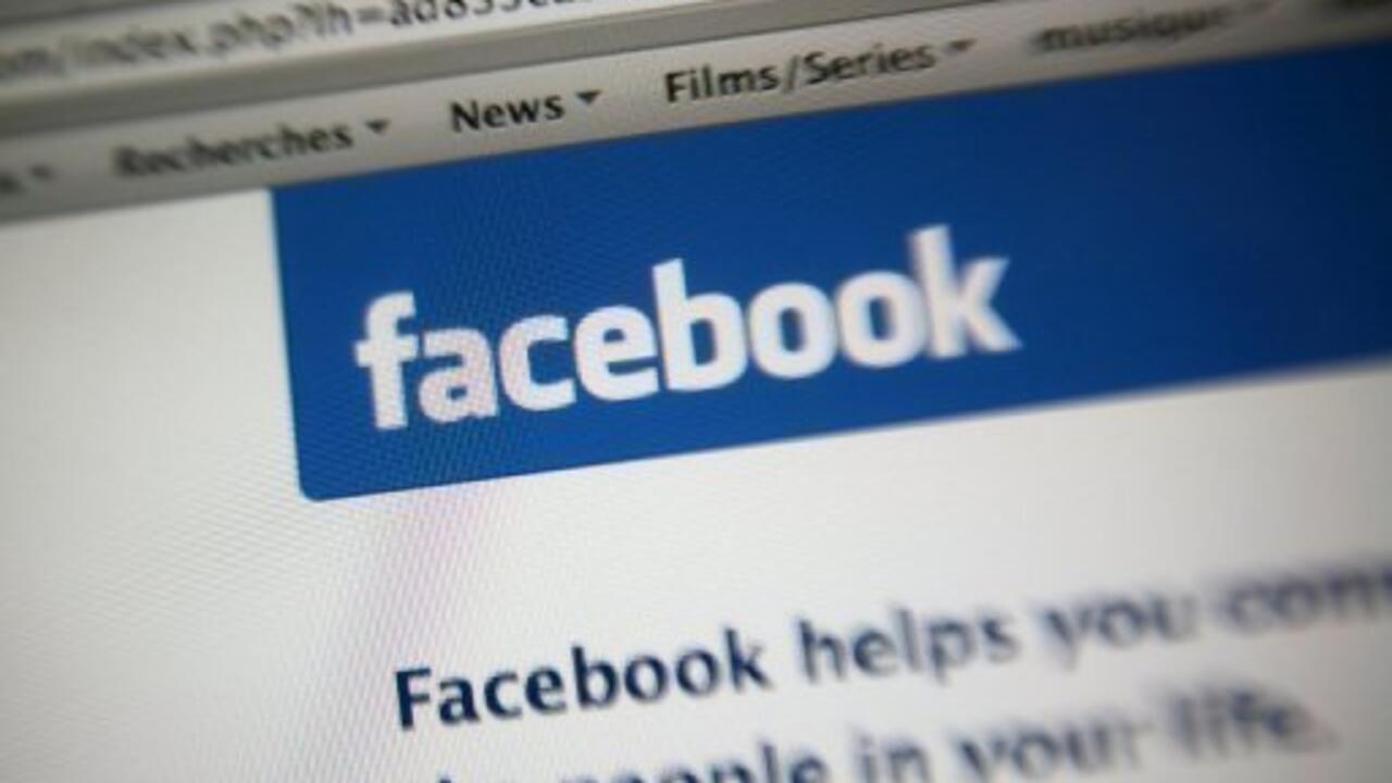 Facebook apologises for second day of broken service