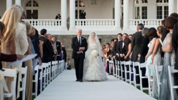 Les Clinton offrent un mariage royal à l'Amérique