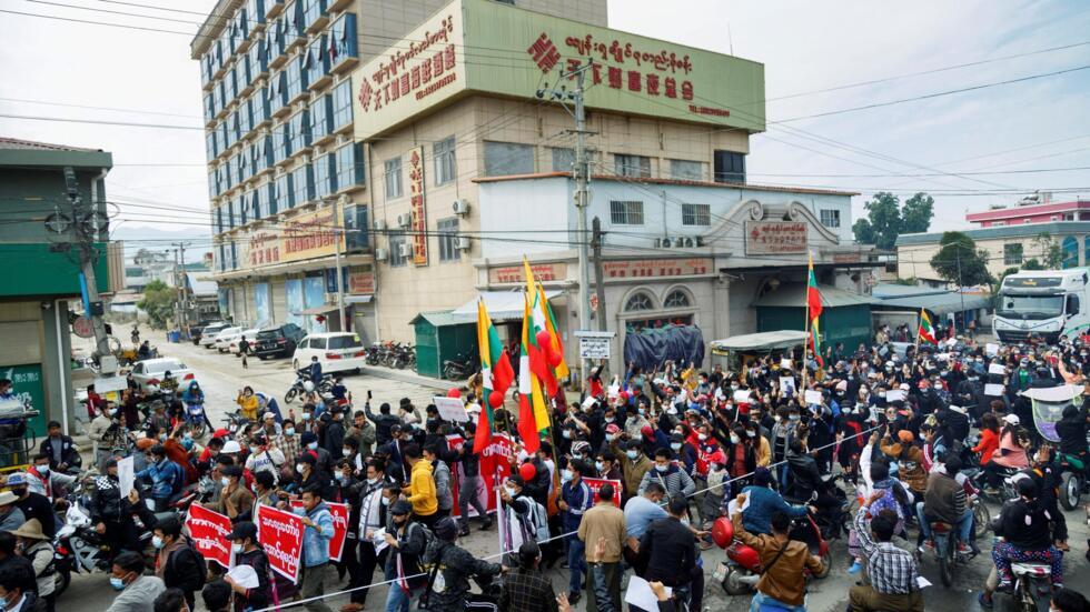 Fighting erupts in Myanmar town on Chinese border