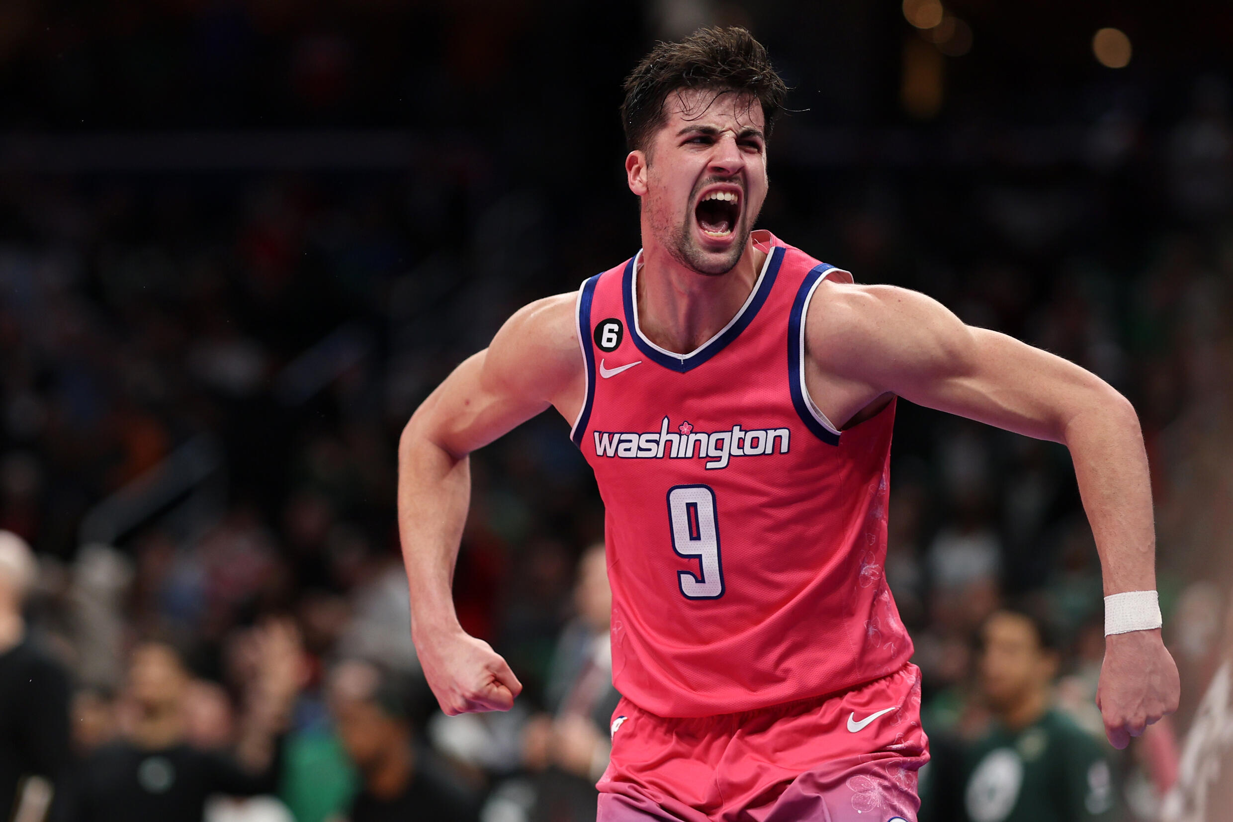 Curry scores 39 to lead Warriors rally over Pelicans