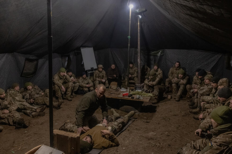 Desertions spark panic, and pardons, in Ukraine's army