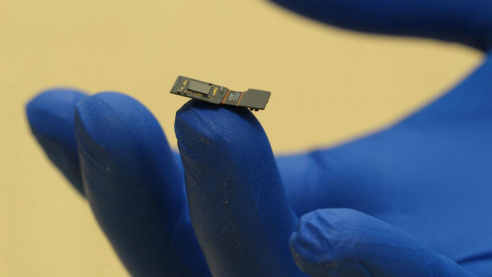 Une puce implantée dans le cerveau pourrait un jour permettre aux ...