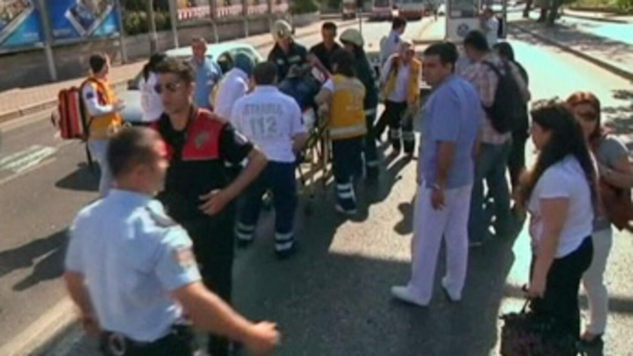 Bicycle bomb strikes Istanbul bus stop