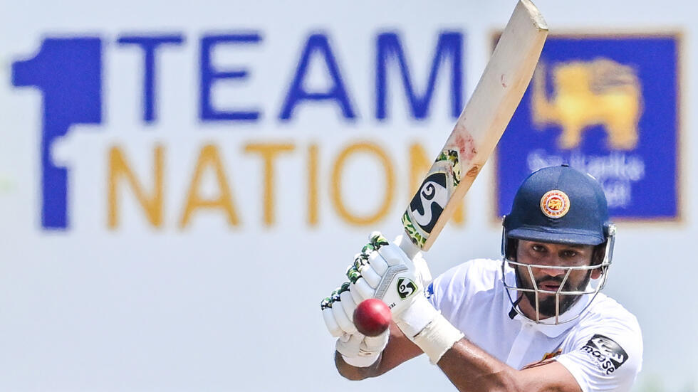 Karunaratne, Mendis make Ireland toil in Sri Lanka Test