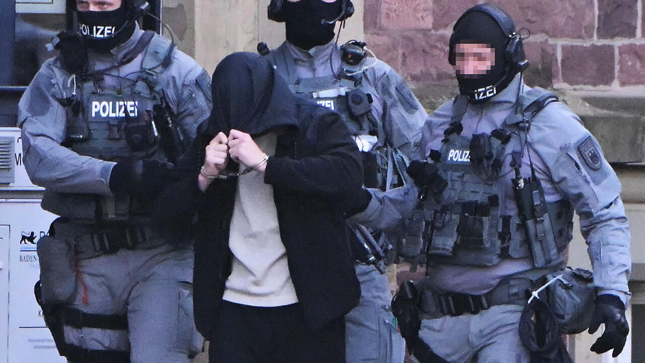 Germany arrests eight members of far-right militant group