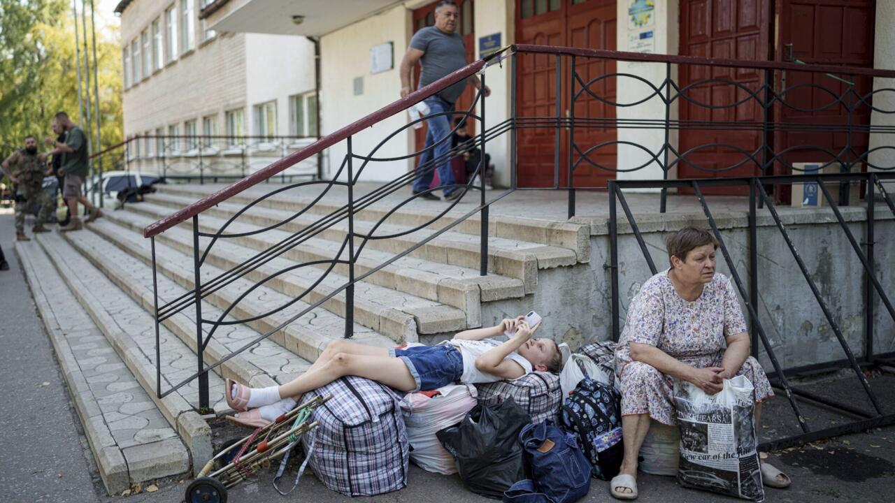 Ukraine says it hit pontoon bridges in Kursk offensive as Russia claims ...