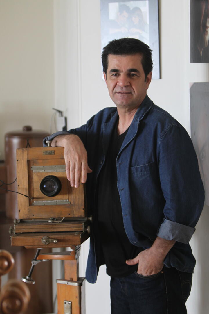 Iranian director Jafar Panahi released after hunger strike