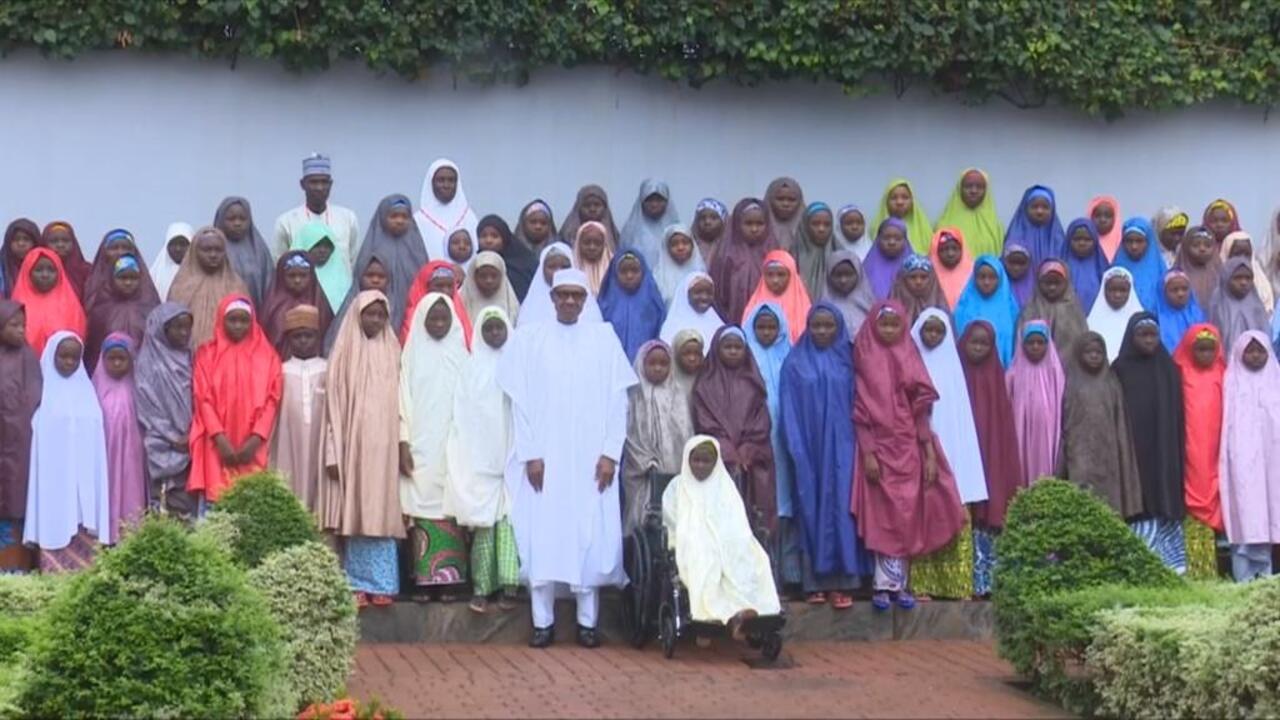 Nigerian President Buhari meets released Dapchi girls - Eye on Africa