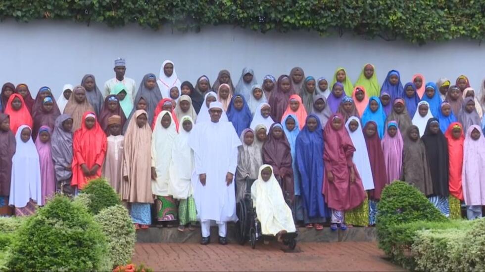Nigerian President Buhari meets released Dapchi girls - Eye on Africa