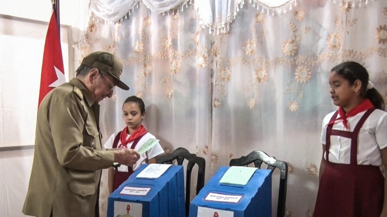 Cubans vote as Castro era nears end