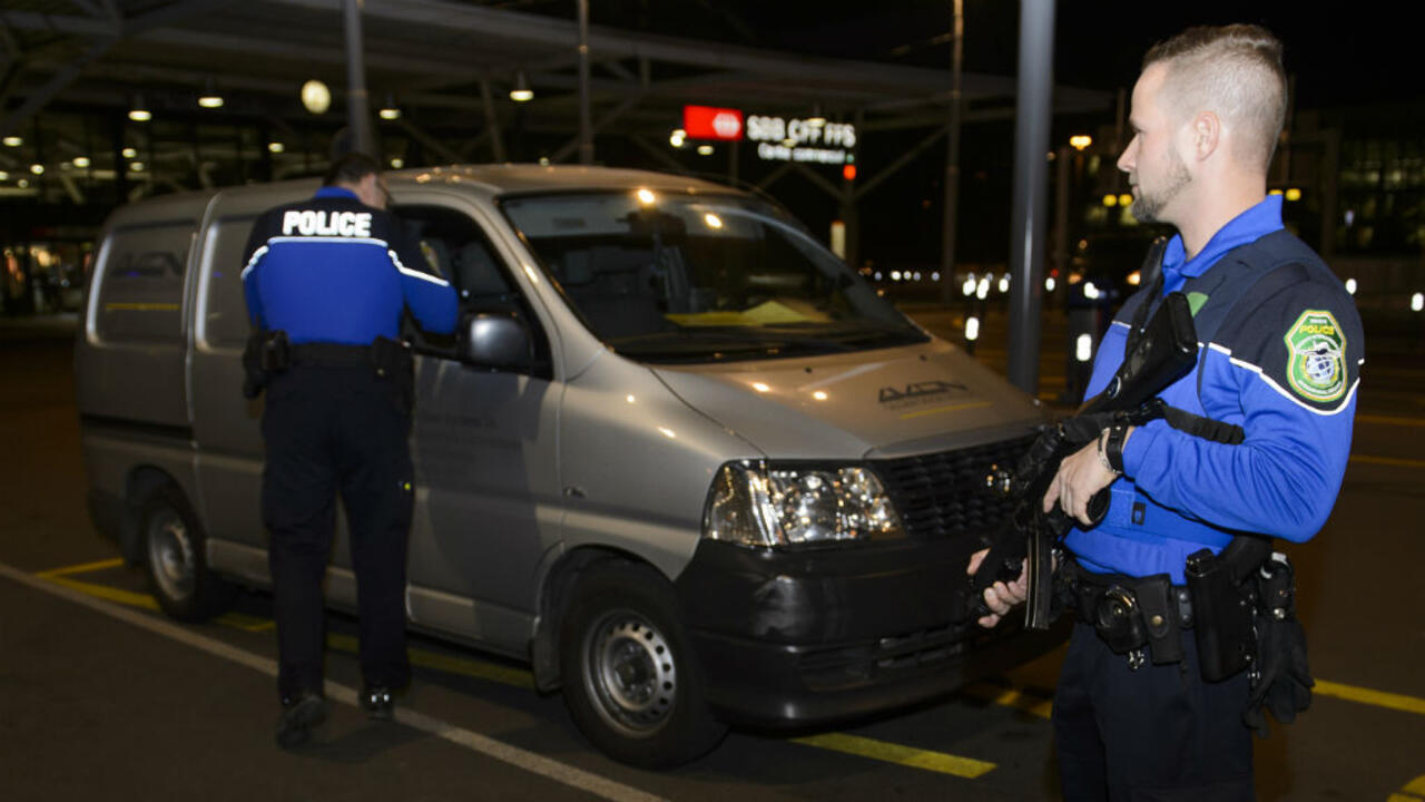 Swiss authorities arrest two Syrians with traces of explosives in car