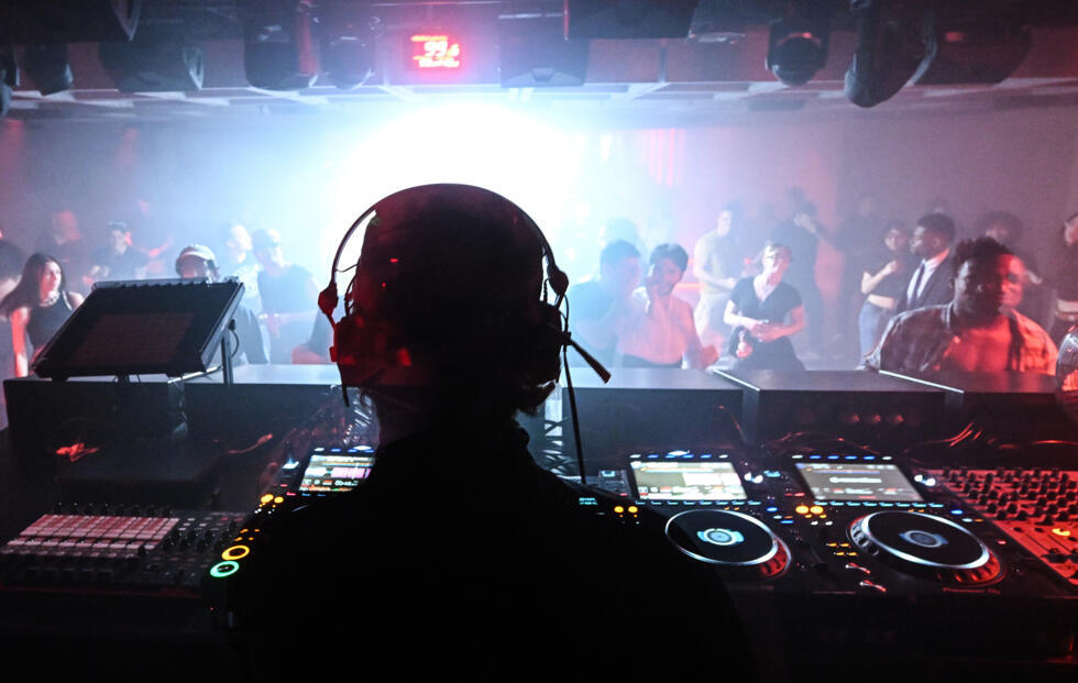 Les soirées techno attirent de nouveaux adeptes parfois en décalage ...