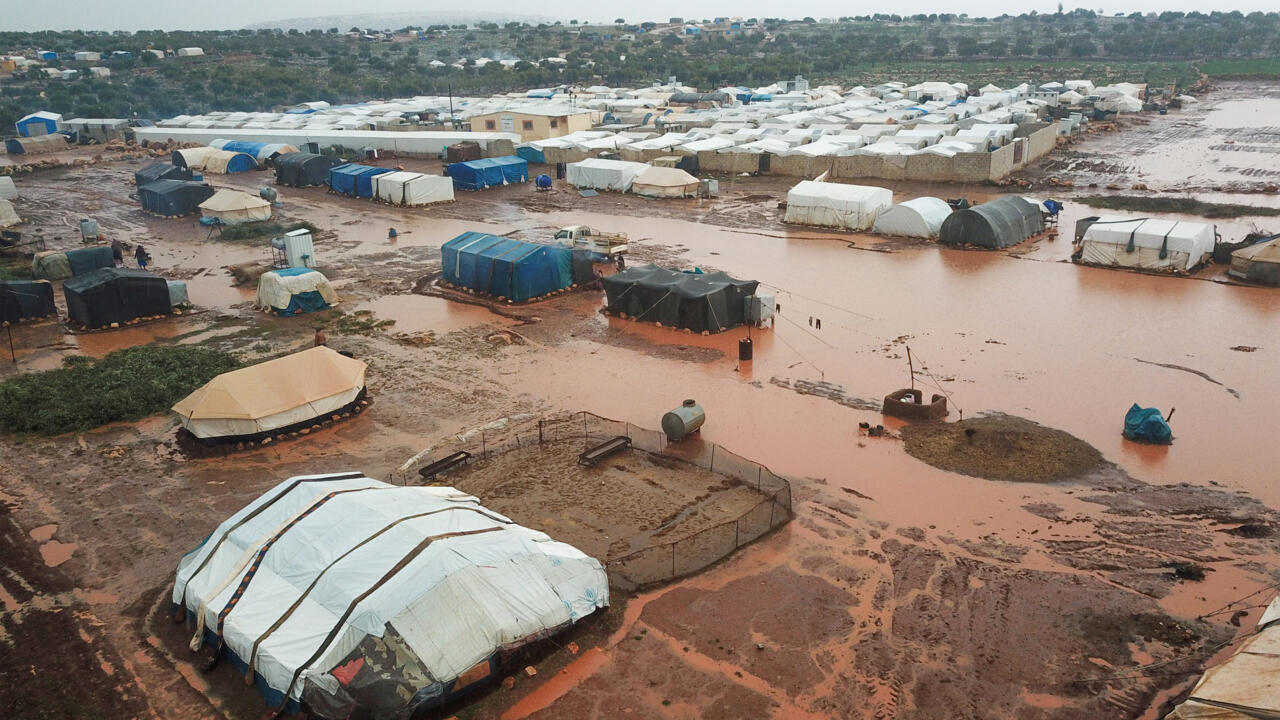 Syria downpour turns displacement camps into 'lakes' - France 24