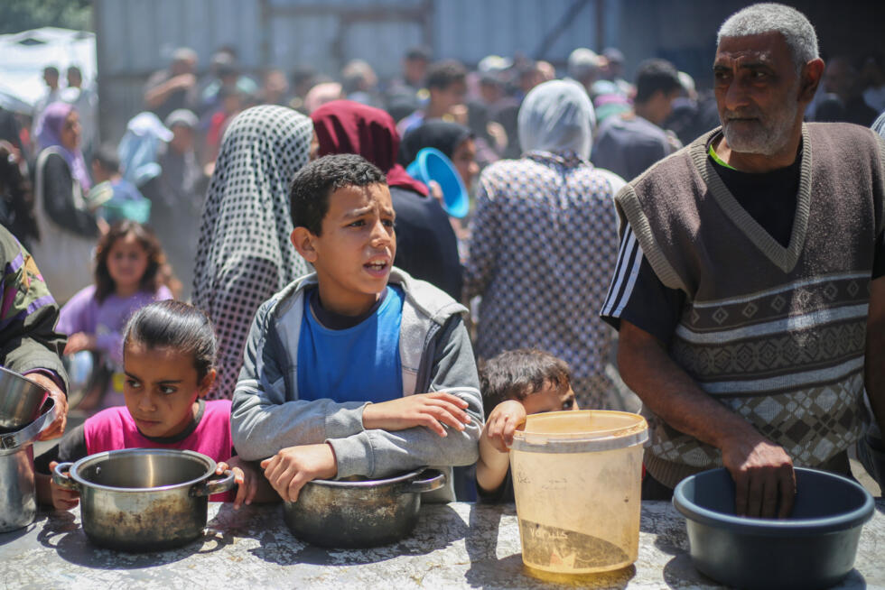 'Hunger breaks everything': desperate Gazans scramble for food