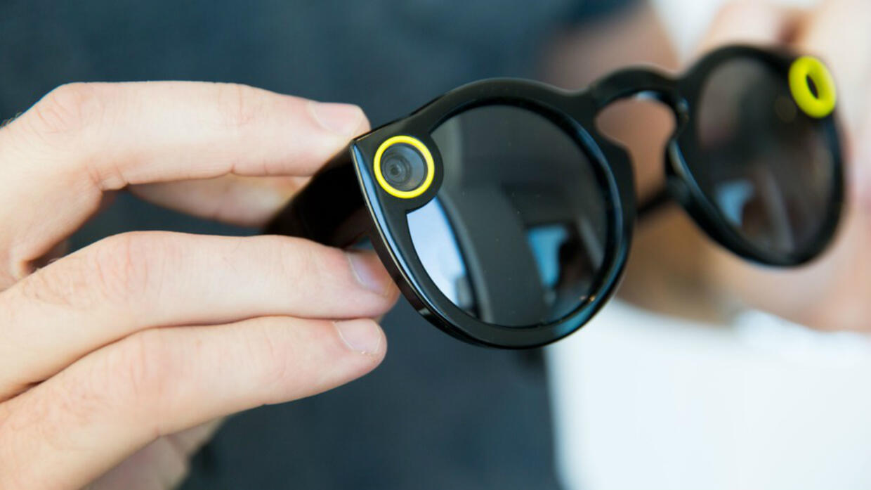 Snapchat lance enfin ses lunettes connectées Spectacles en France