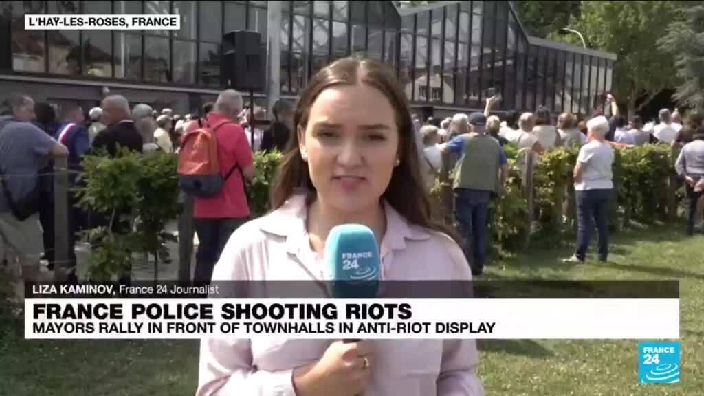 France police shooting riots: Mayors rally in front of townhalls in ...