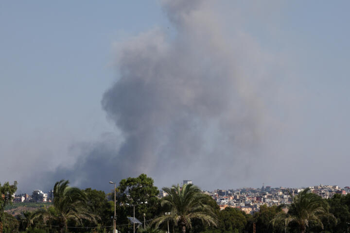 Israel aumenta los bombardeos sobre Beirut y Alí Jamenei justifica el ataque a Israel